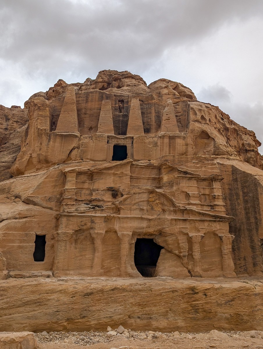 12 essential Petra travel tips for your Jordan trip 🇯🇴 - Claire's Footsteps